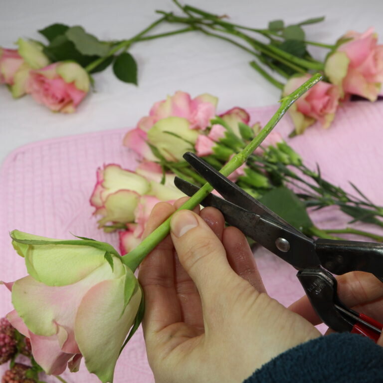 DIY | Winter Flower Arrangement with Roses