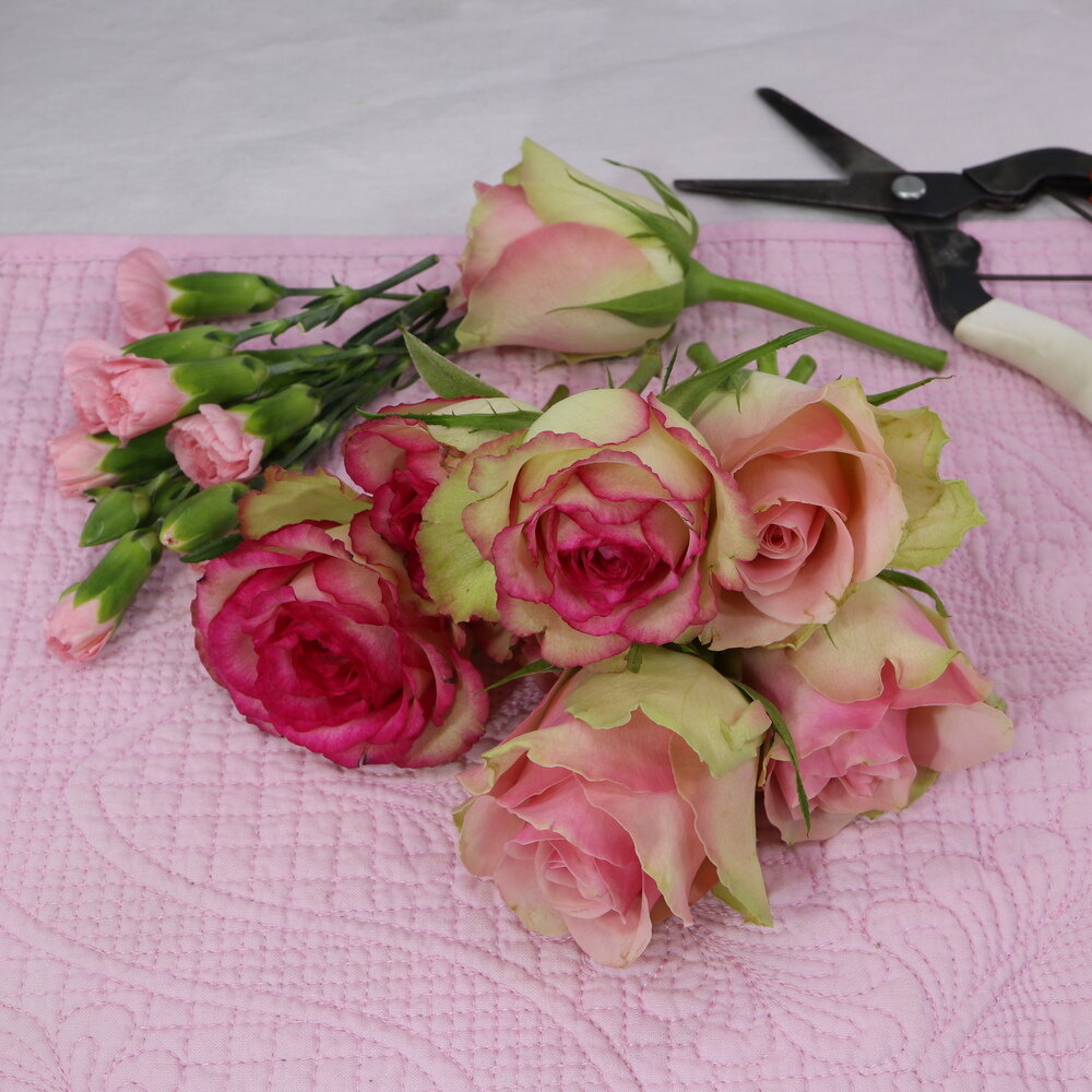 DIY | Winter Flower Arrangement with Roses