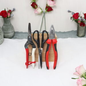 DIY | Red and White Roses Wreath