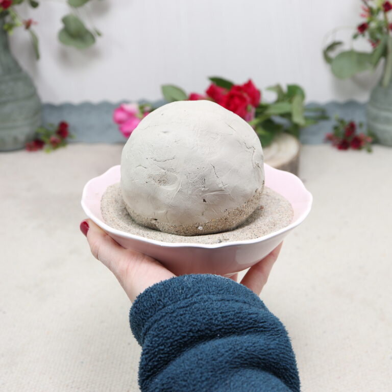 DIY | Rose arrangement in the shape of a ball with clay as a plugging ...