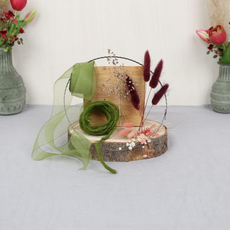 DIY | Hanging Decoration: Metal Ring with Dried Flowers