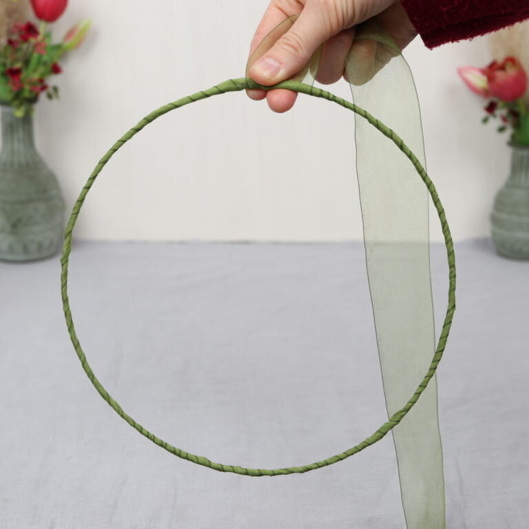 DIY | Hanging Decoration: Metal Ring with Dried Flowers