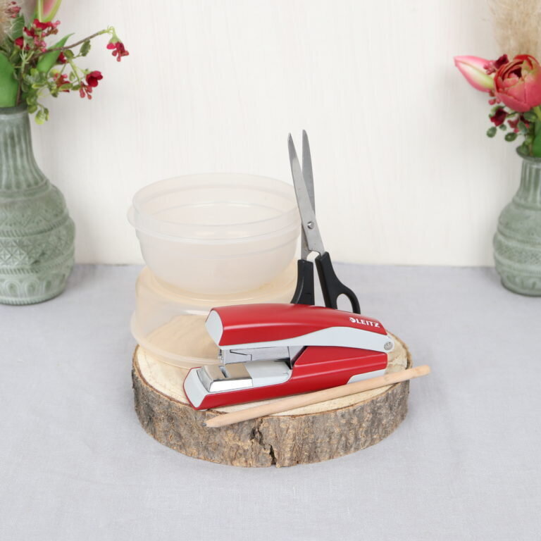 Stapler DIY | Flower Wreath from Dried Flowers!