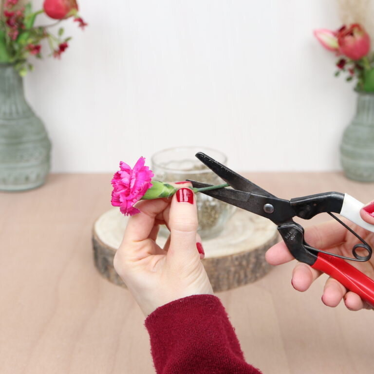 DIY | Wire balls as an alternative plug-in aid for flower arrangements