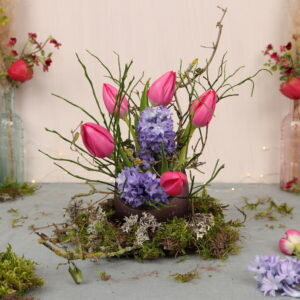 DIY | Make a Wild Spring Arrangements with a Kenzan yourself